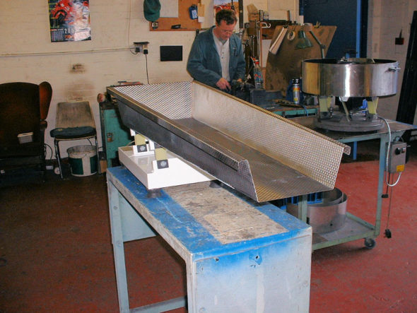 Vibratory Trough Feeder – Alphamation
