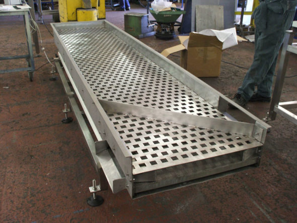 Vibratory Trough Feeder – Alphamation